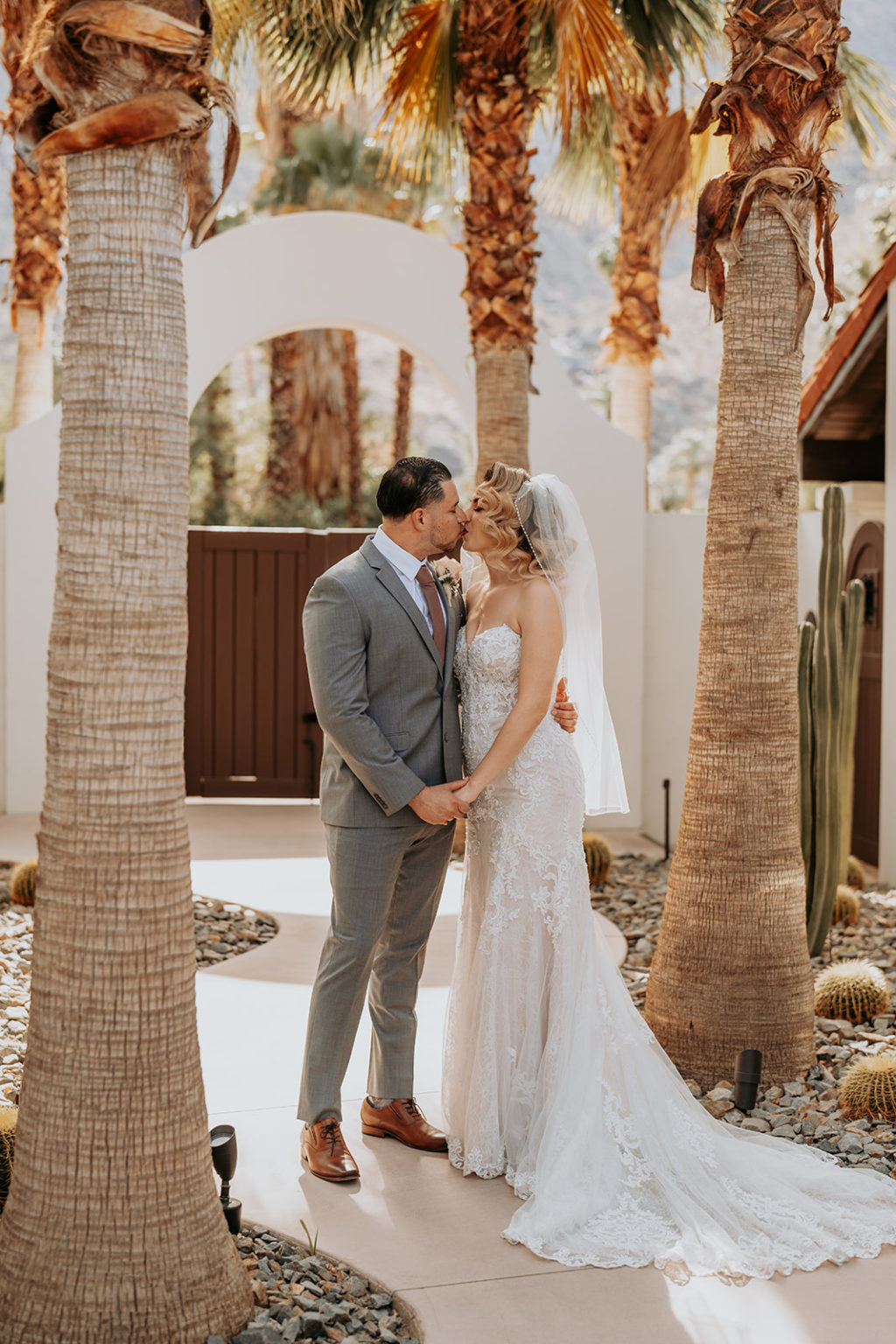 Dreamy Desert Wedding at La Serena Villas - leiacaldwellphotography.com